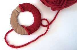 Pompon selber machen: Schnell & einfach bunte Bommel basteln