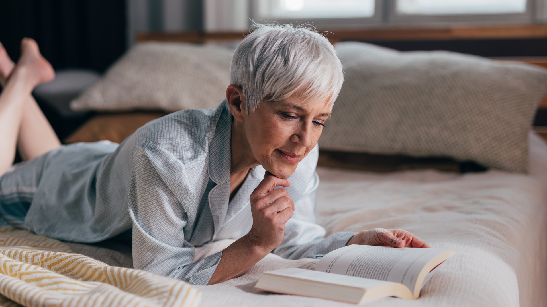 Gefühlsstark & fesselnd: 8 Bücher, die vor allem Boomer-Frauen berühren