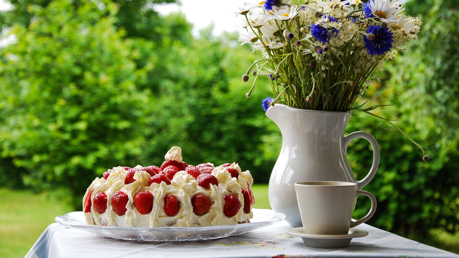 Mit dem Lidl-Küchenhelfer bringst du Kuchen und Eisbecher aufs nächste ...