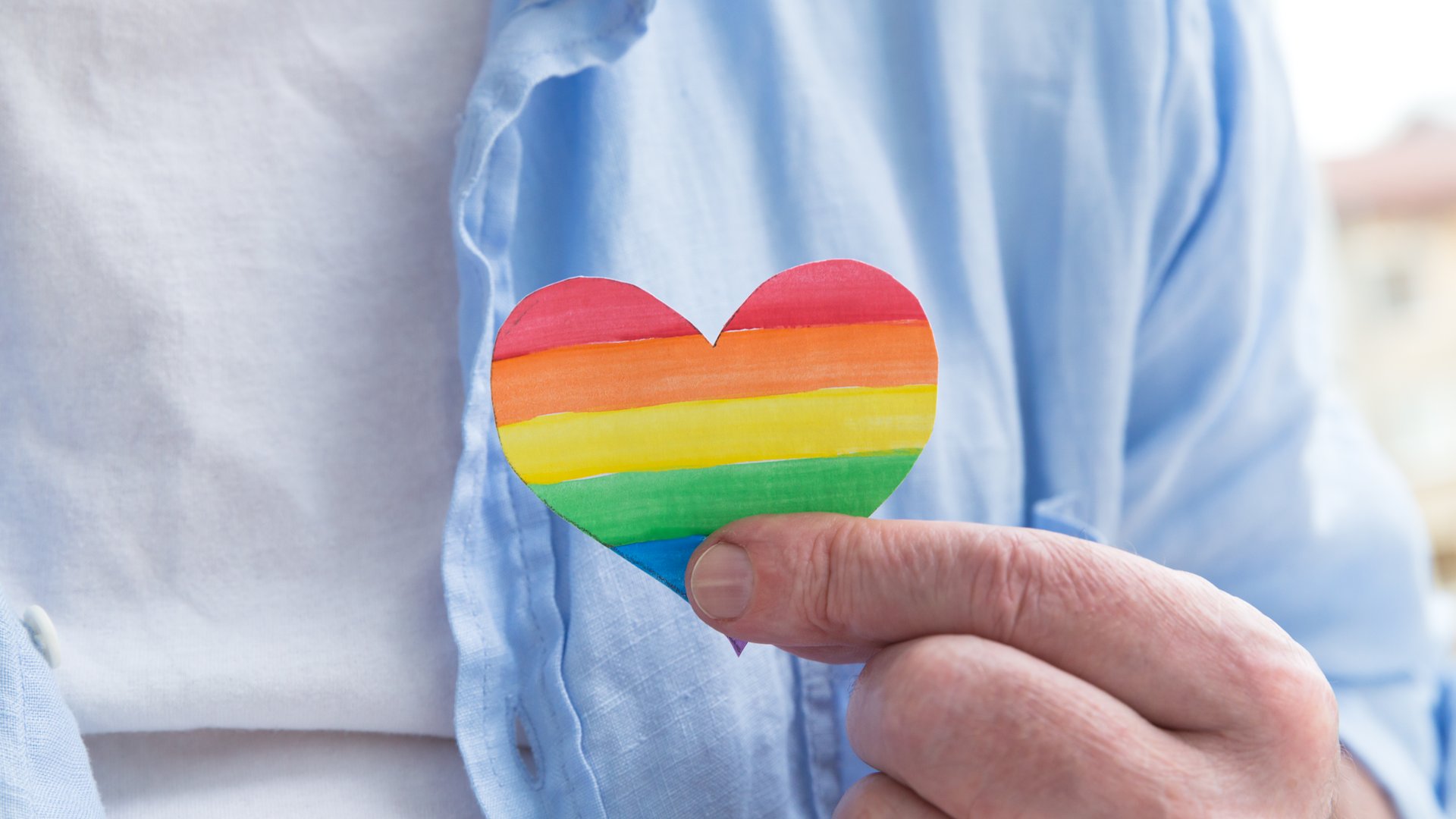 Vierfacher Vater begeistert mit glühender Rede für seine trans Tochter ...