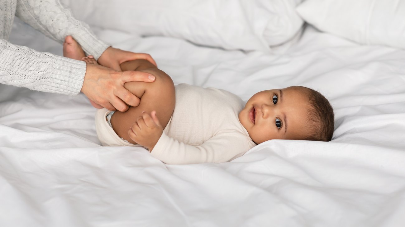 Babymassage: Expertinnenrat & 10 Anleitungen