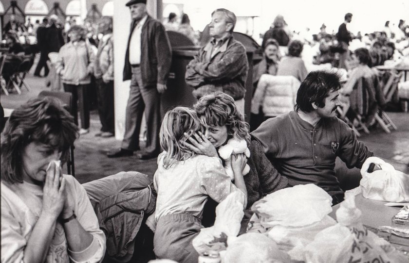 27 bewegende Fotos vom Ende der DDR, die heute noch emotional machen