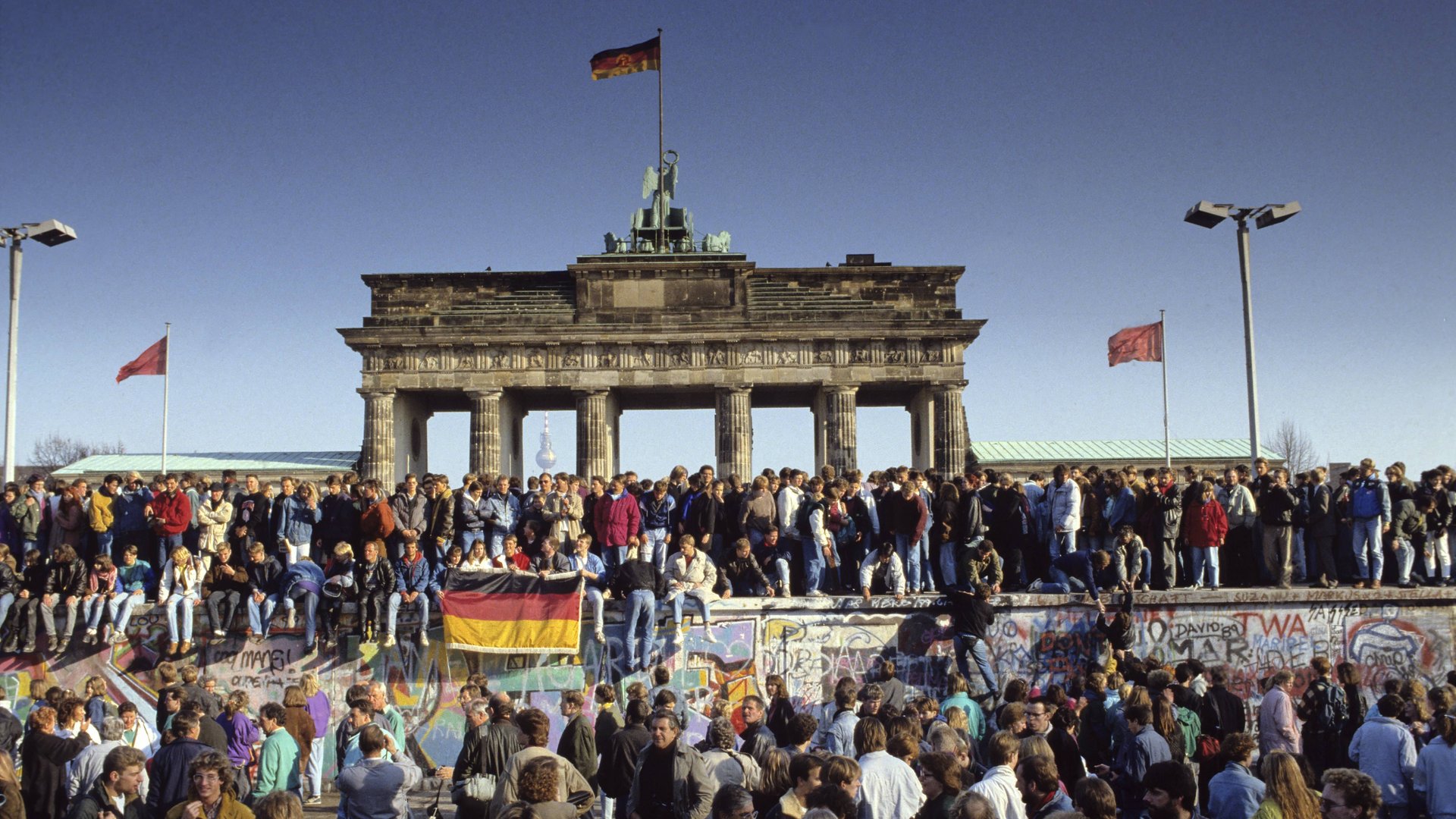 27 bewegende Fotos vom Ende der DDR, die heute noch emotional machen