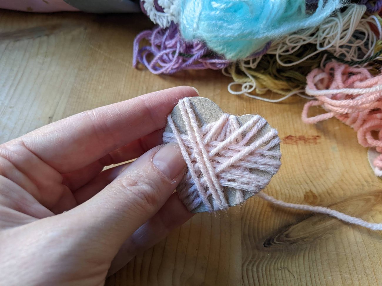 Basteln mit Wolle: Diese 6 Ideen werden eure Kinder lieben