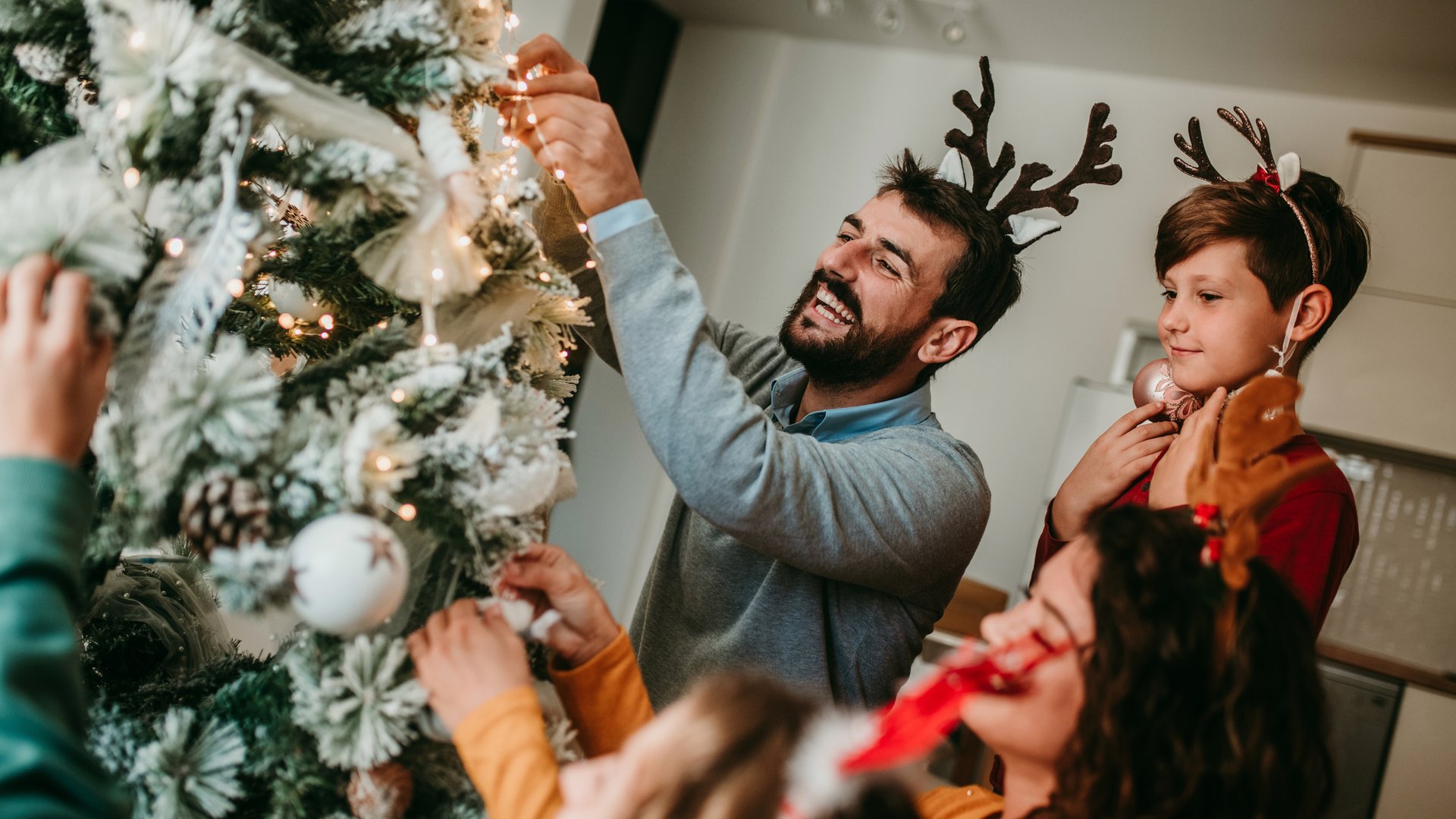 Lachen unterm Tannenbaum: Mit diesen 27 Weihnachtswitzen übersteht ihr ...