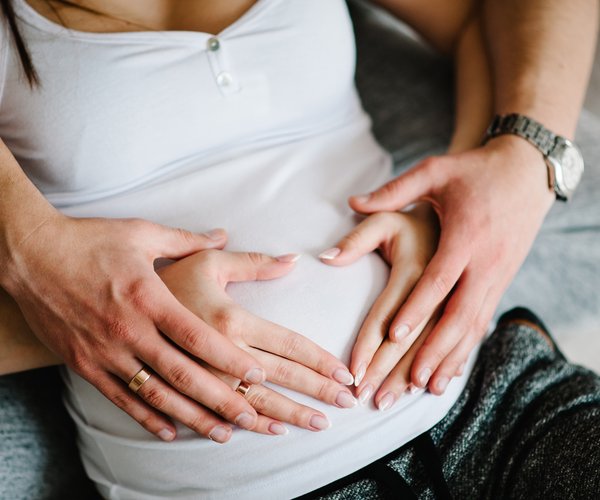 Der Bauch nach Geburt: Fakten, Tipps & echte Fotos