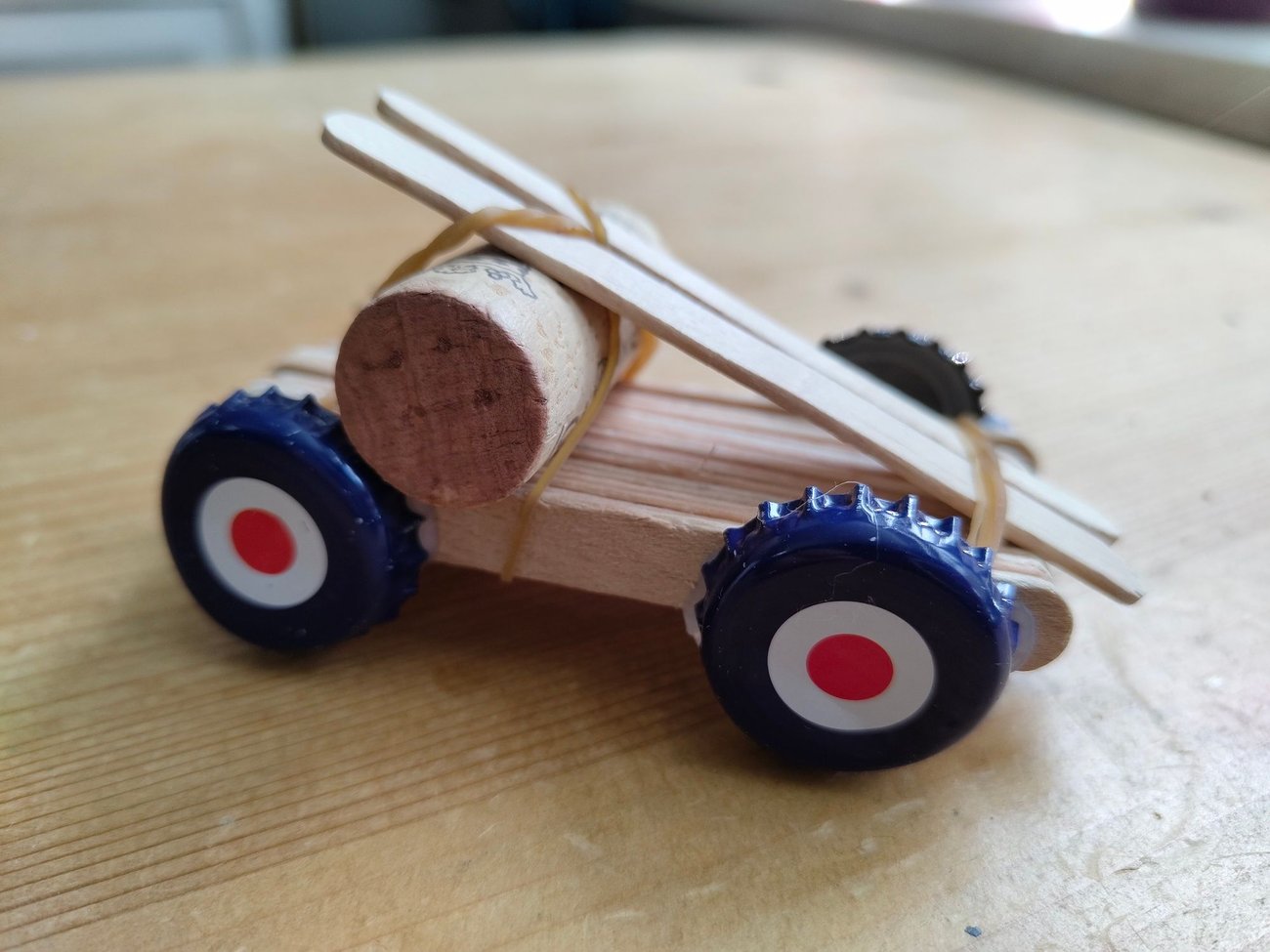 Autos basteln mit Kindern: 5 coole DIY-Ideen