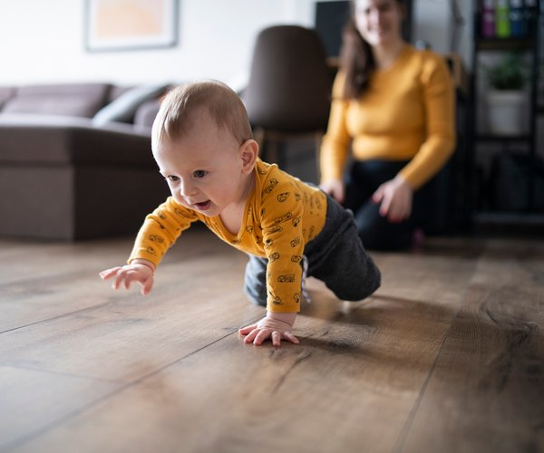 Wann robben Babys? Alles, was ihr zum Robben wissen müsst