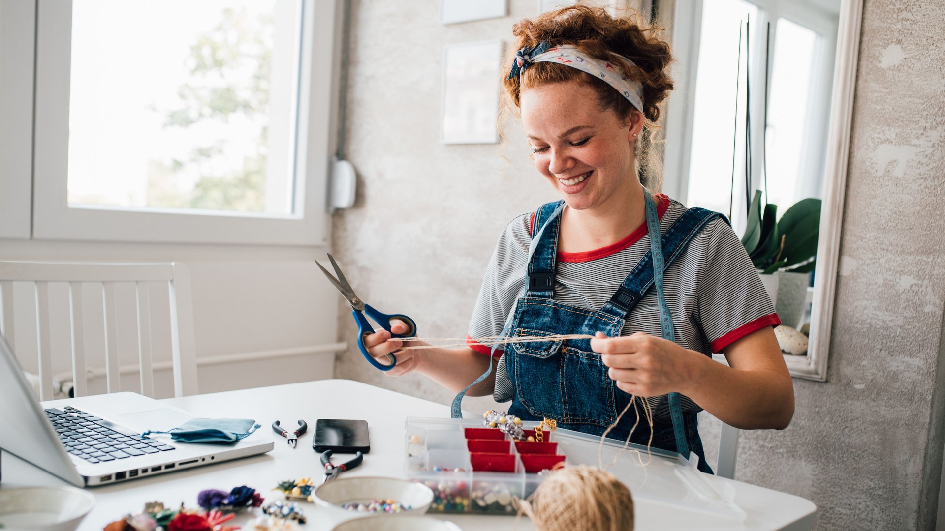 Kreativ entspannen: Diese 5 Bastelboxen sorgen für wertvolle Auszeiten