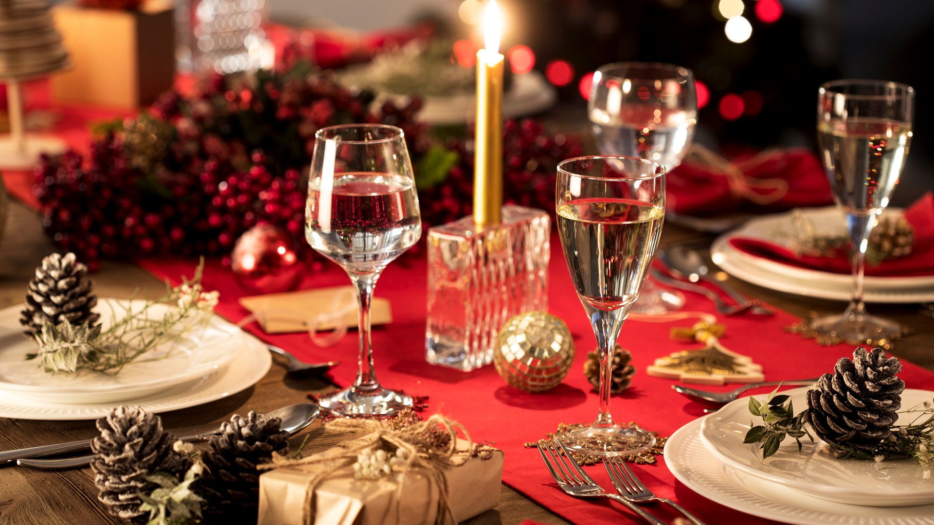 Bonprix sorgt für Weihnachtszauber in edlen Beeren‑Tönen mit diesen 4 ...