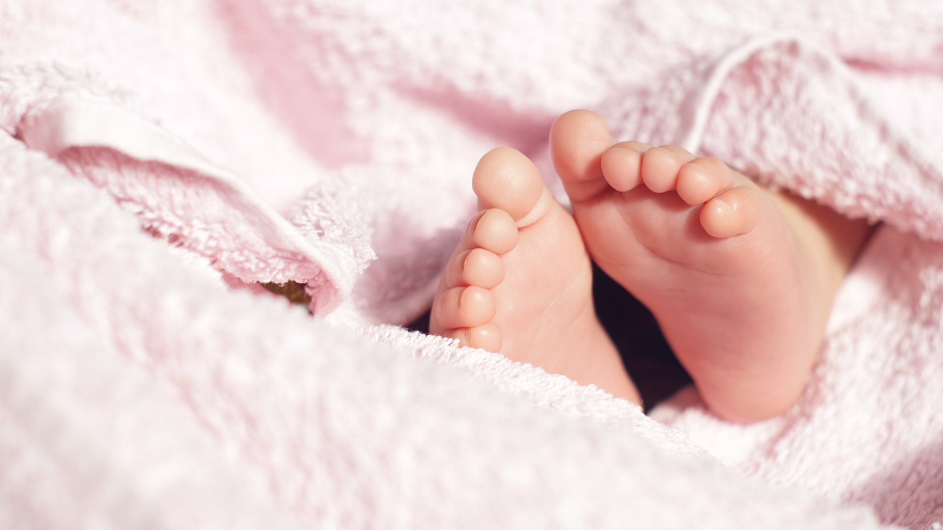 Babyklappe: Wie sie funktioniert und was mit dem Baby dort passiert