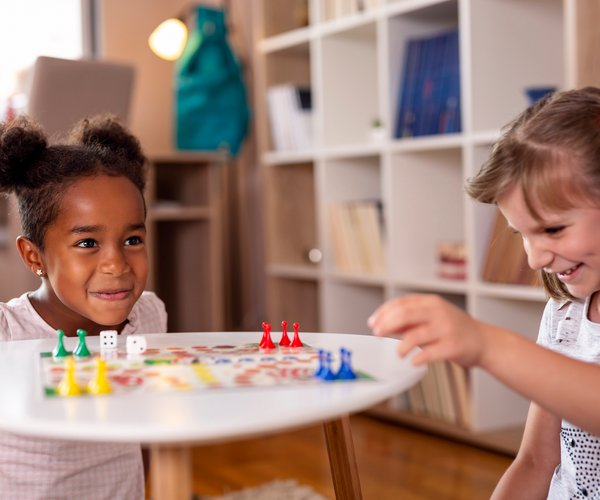 Kinderspiele: über 100 Spieletipps, die Spaß machen