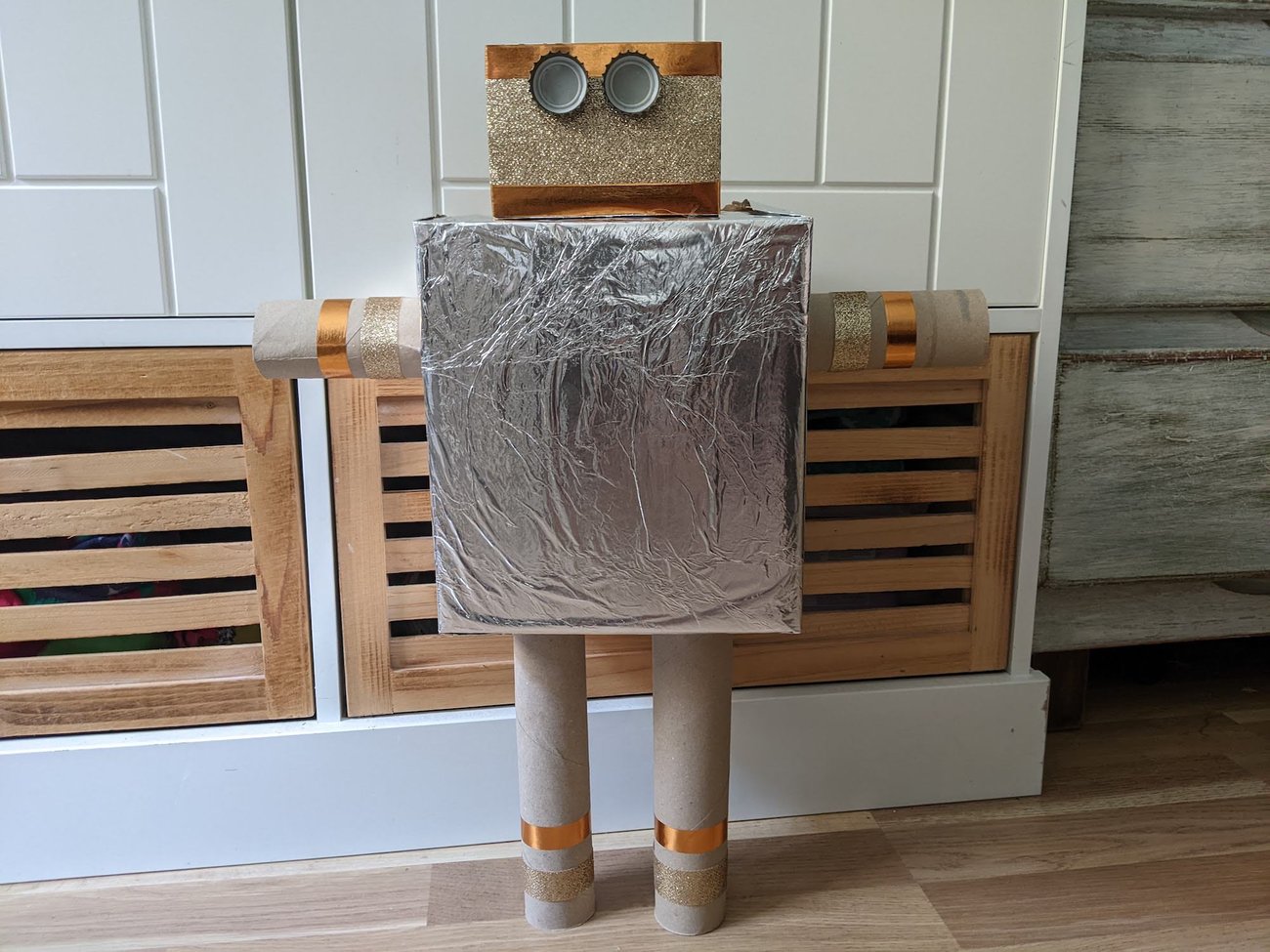 Für Groß und Klein: 6 kreative Ideen zum Basteln mit Karton