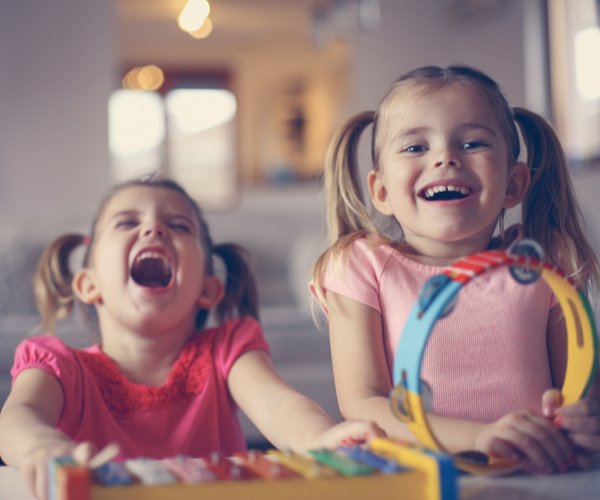 15 Nikolauslieder und -gedichte, die Kinder lieben – perfekt zum Mitsingen