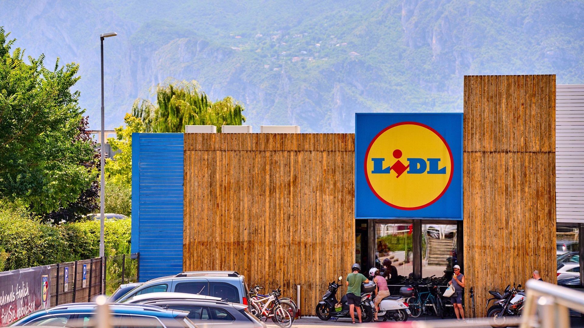 Niedliches Kinder-Regal bei Lidl: Perfekt für Audioboxen und Figuren