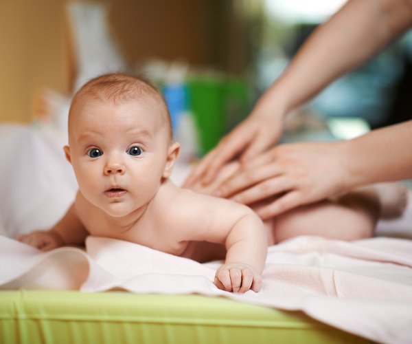 Durchfall beim Baby: Ab wann ihr zum Arzt müsst