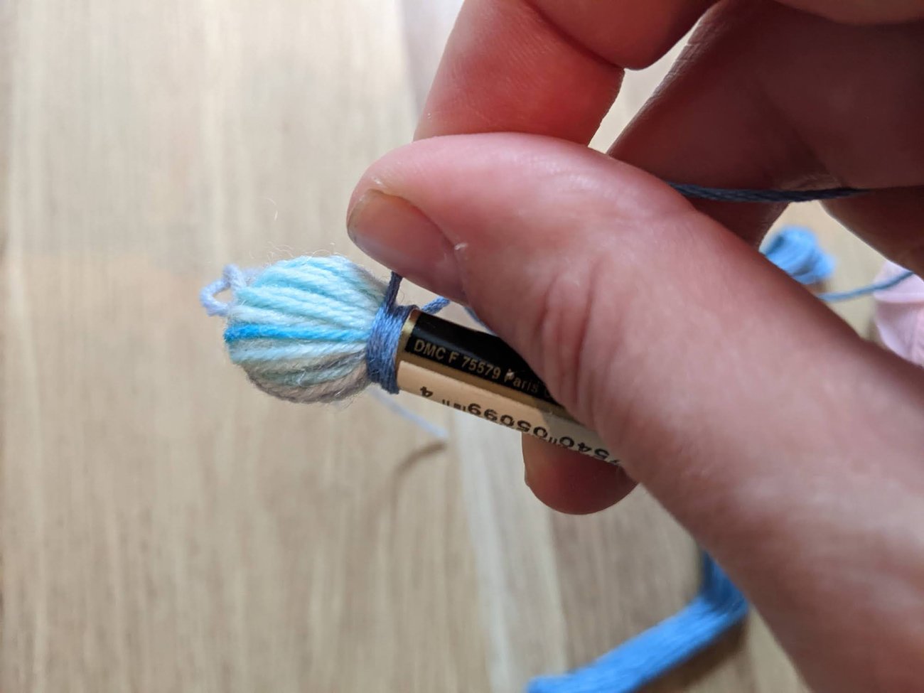 Lässiger Boho-Stil: Quasten selber machen – Schritt für Schritt