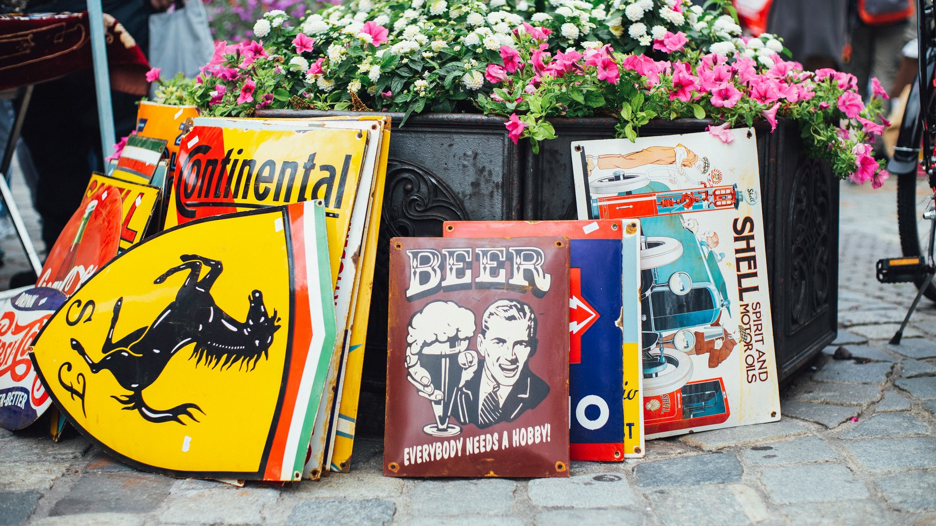 Mit diesen fünf Postern und Schildern von Amazon bringst du Retro ...