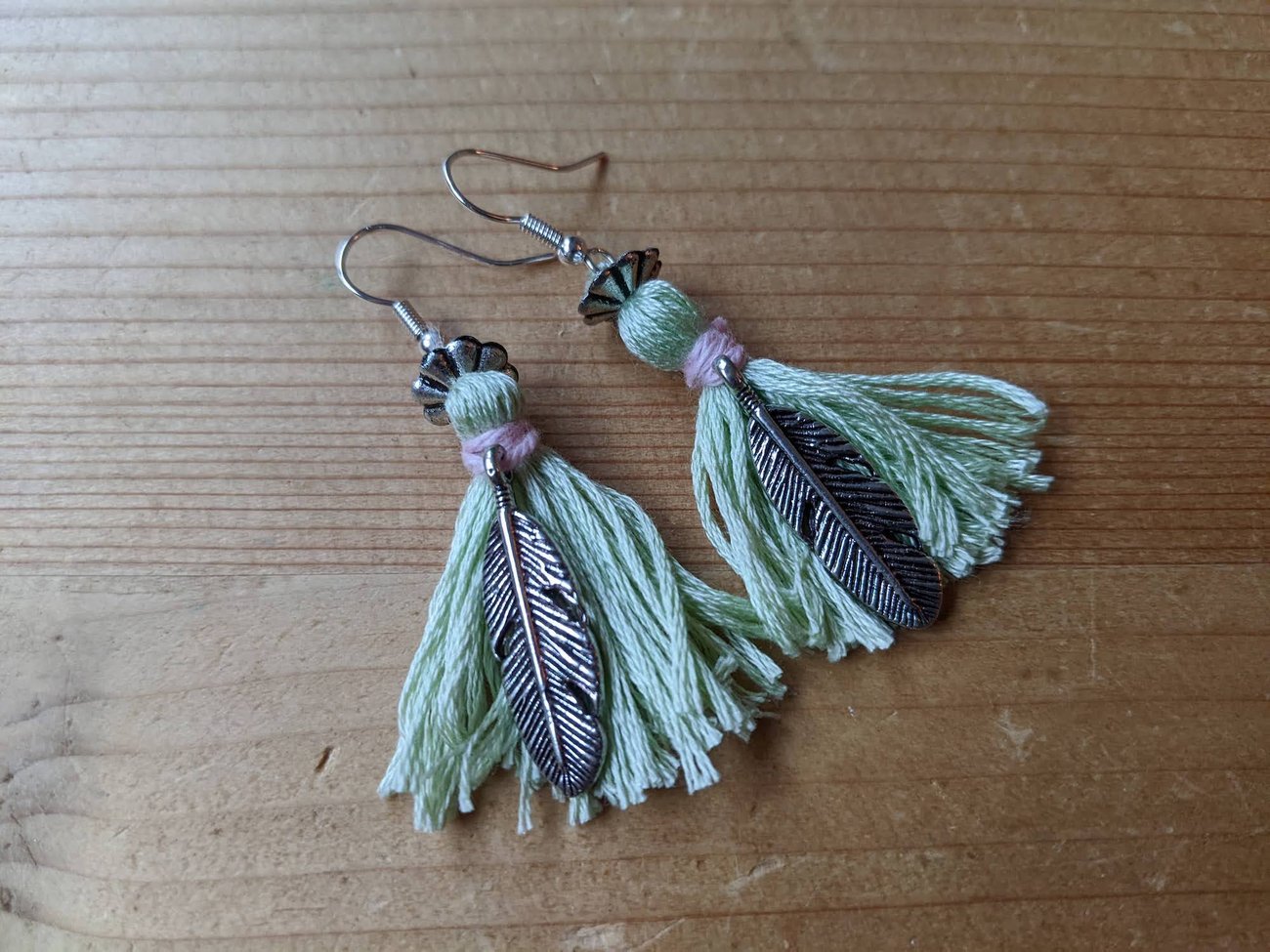 Lässiger Boho-Stil: Quasten selber machen – Schritt für Schritt