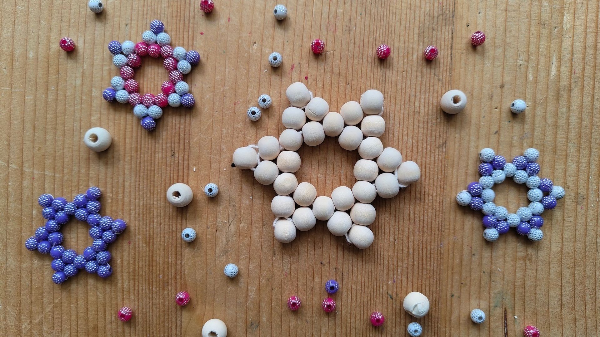 Sterne aus Perlen basteln: Easy Step-by-Step-Anleitung