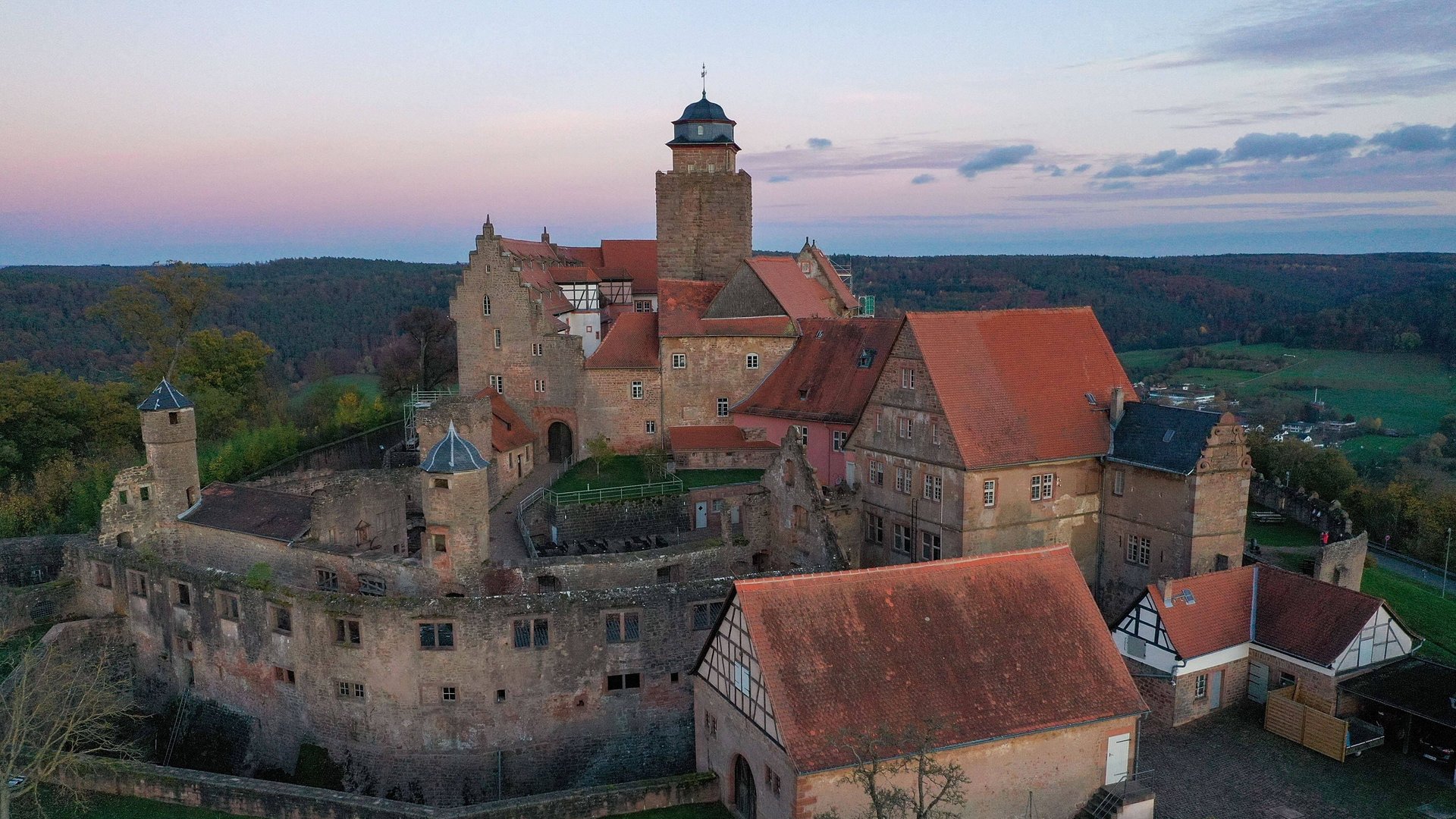 Mittelalter pur: Diese Burg in Hessen musst du erleben, wenn du Ritter ...