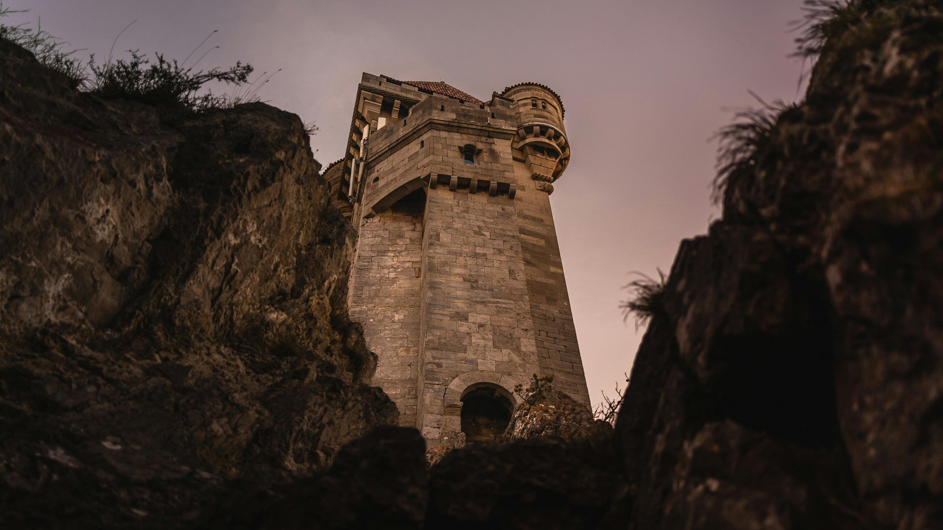 Die Haupttürme dieser zwei mittelalterlichen Burgen sind echt beeindruckend
