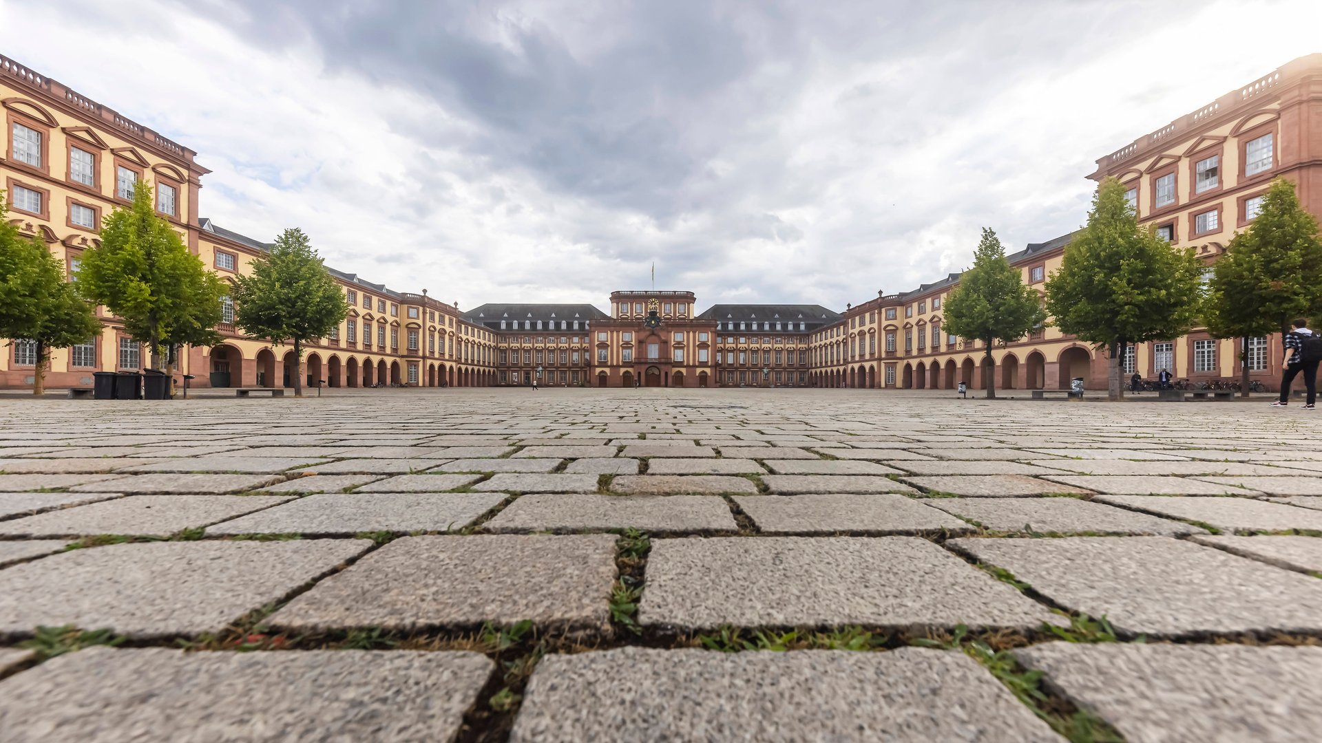 Das zweitgrößte europäische Schloss ist dieses Meisterwerk der ...