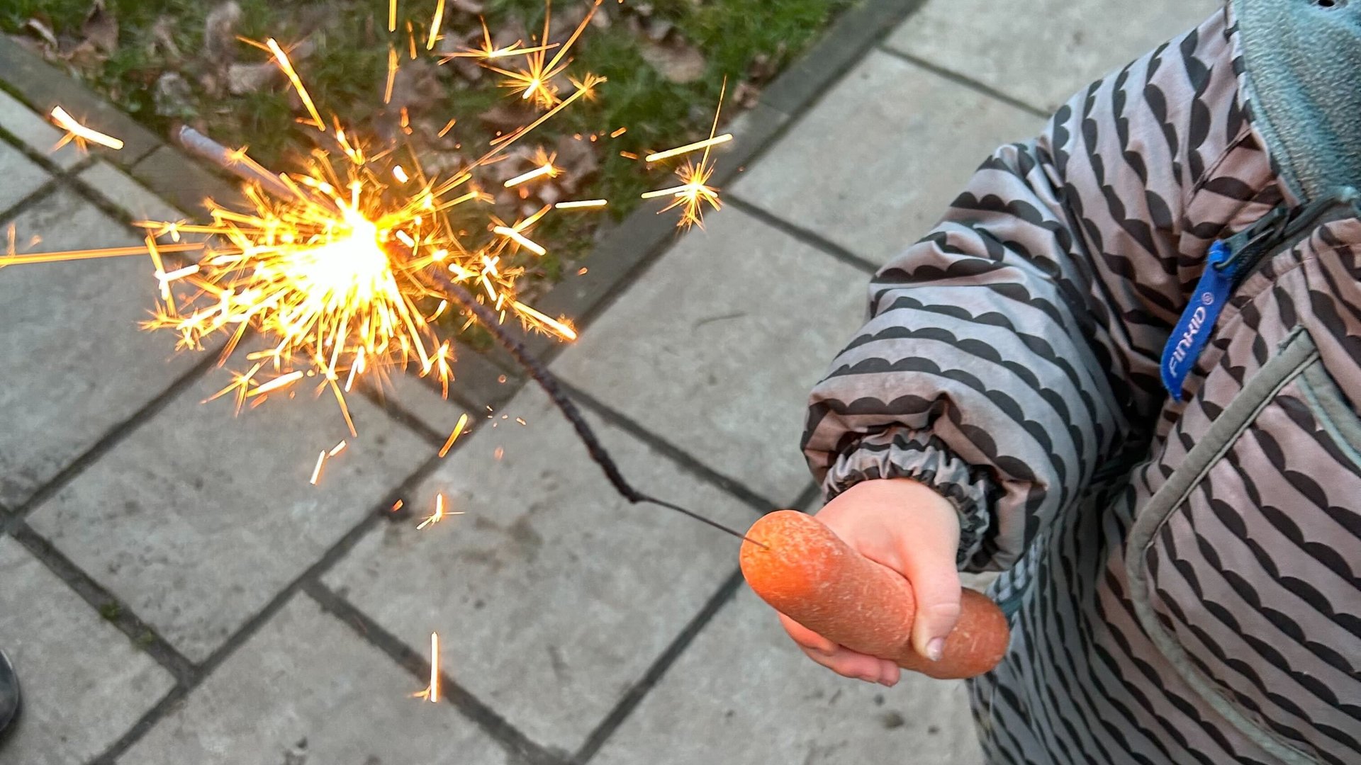 Silvester-Hack: Wunderkerze sicher mit Möhre entzünden