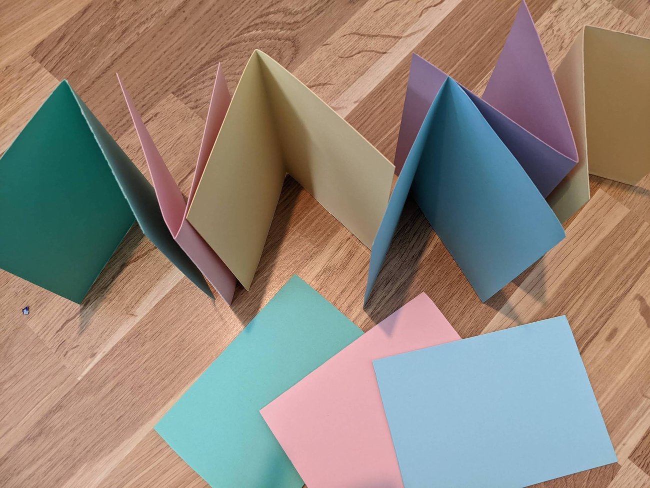 Leporello selbst basteln: Eine einfache Schritt-für-Schritt-Anleitung