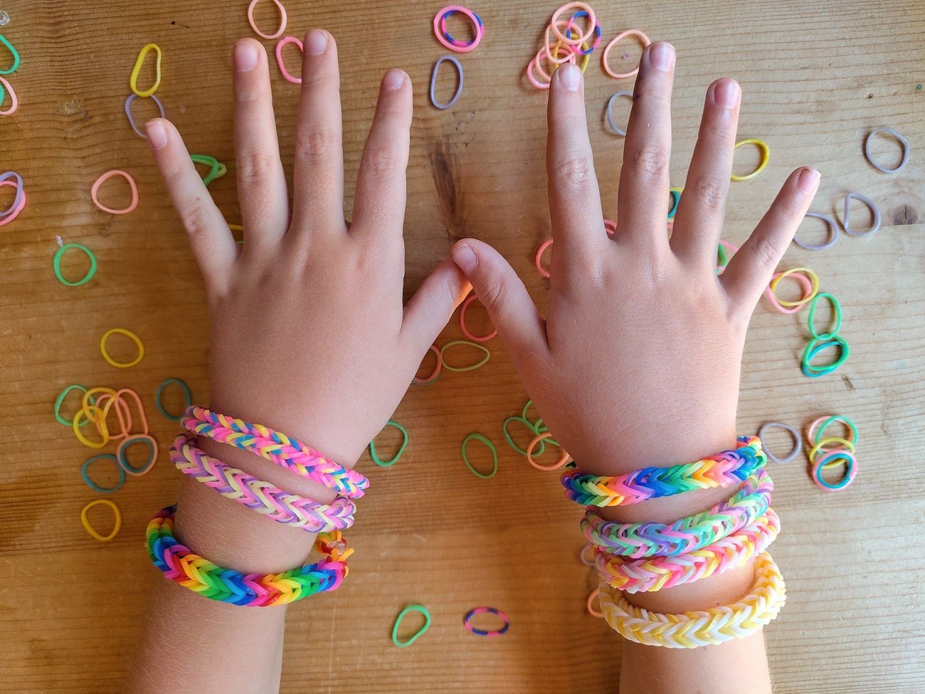 Loom Bänder: Anleitung für kinderleichten Schmuck