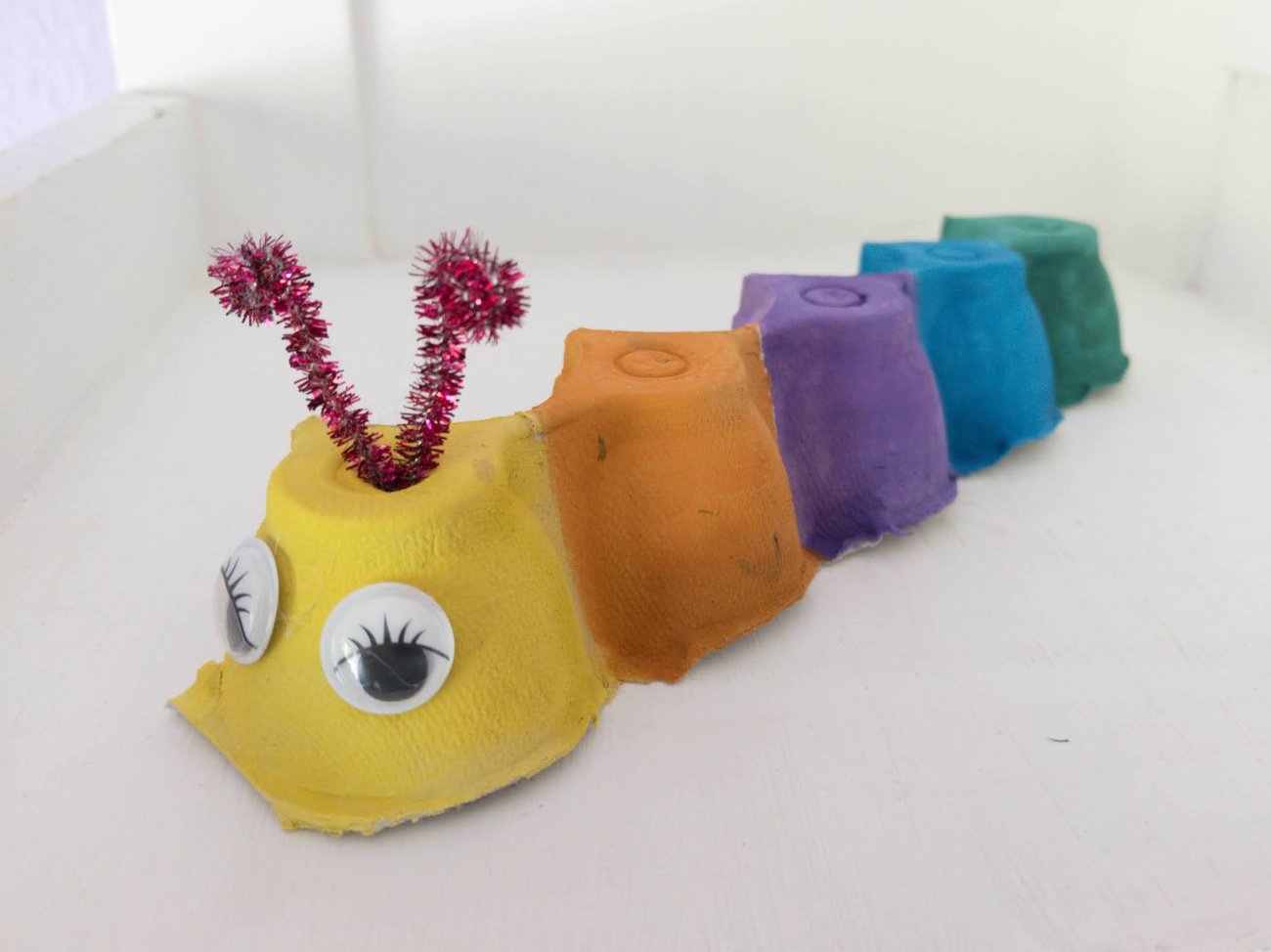 Familien-DIY: Diese 9 Raupen-Bastelideen sorgen für Spaß und Kreativität