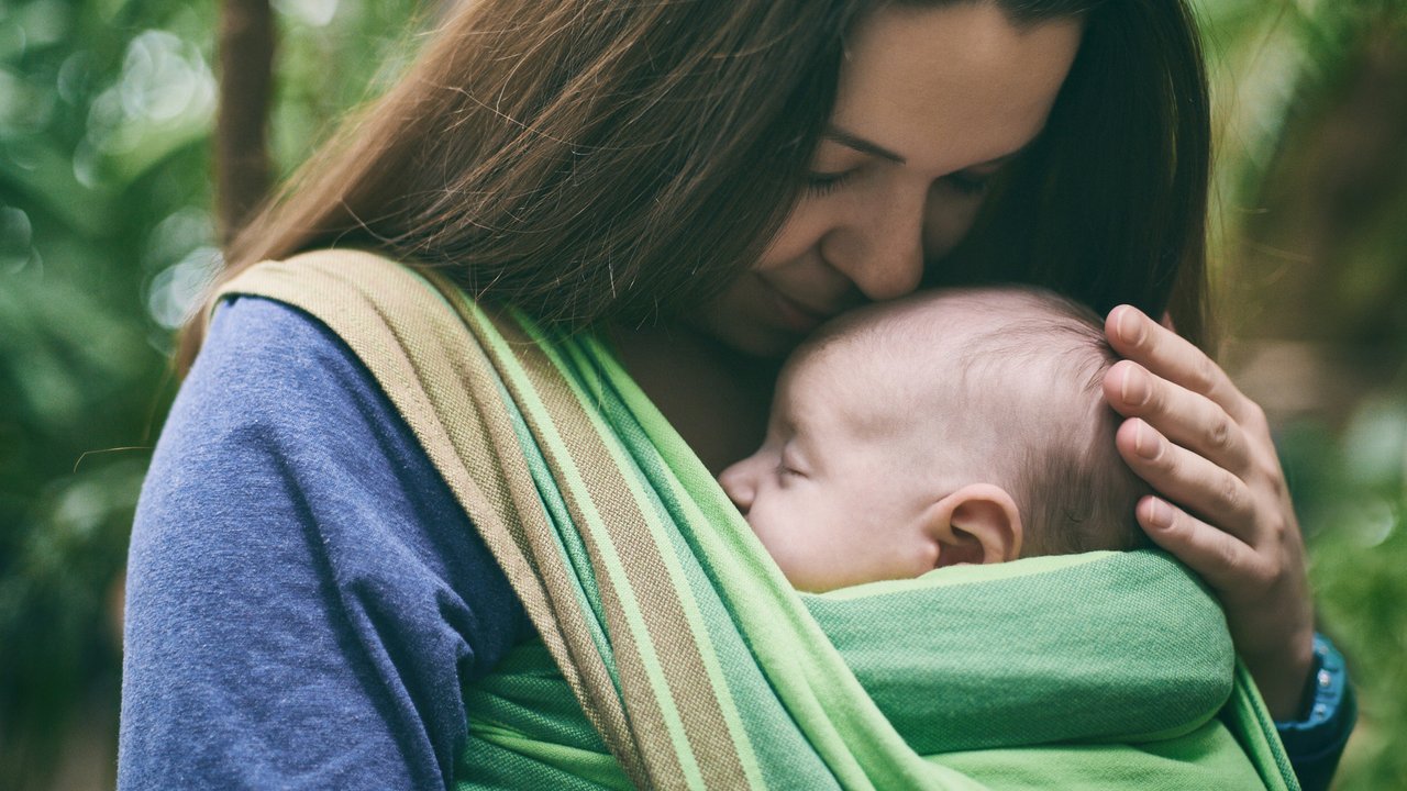 Tragetuch: So findet ihr das passende Tragetuch zum Binden