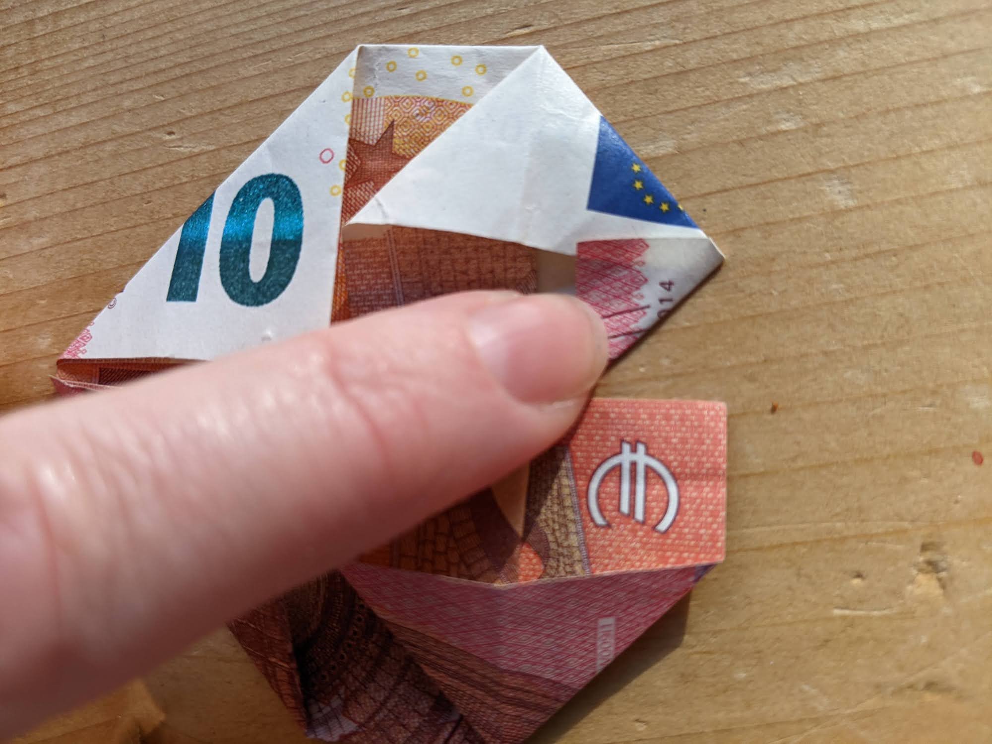 Fisch, Herz oder Schmetterling: So könnt ihr Geldscheine falten