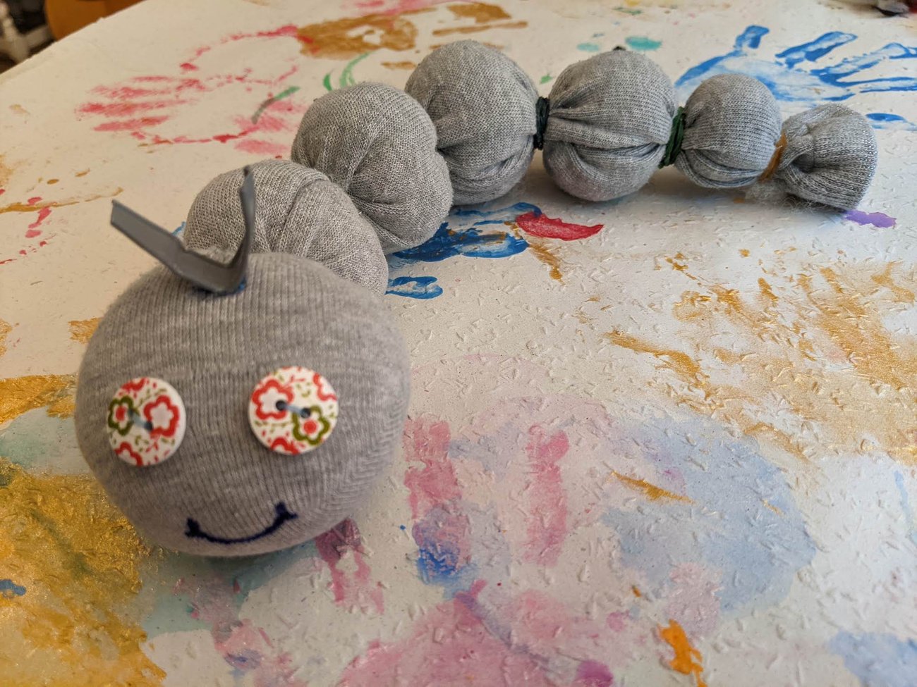 Krabbelspaß am Basteltisch: Diese 9 Raupenideen begeistern Groß und Klein