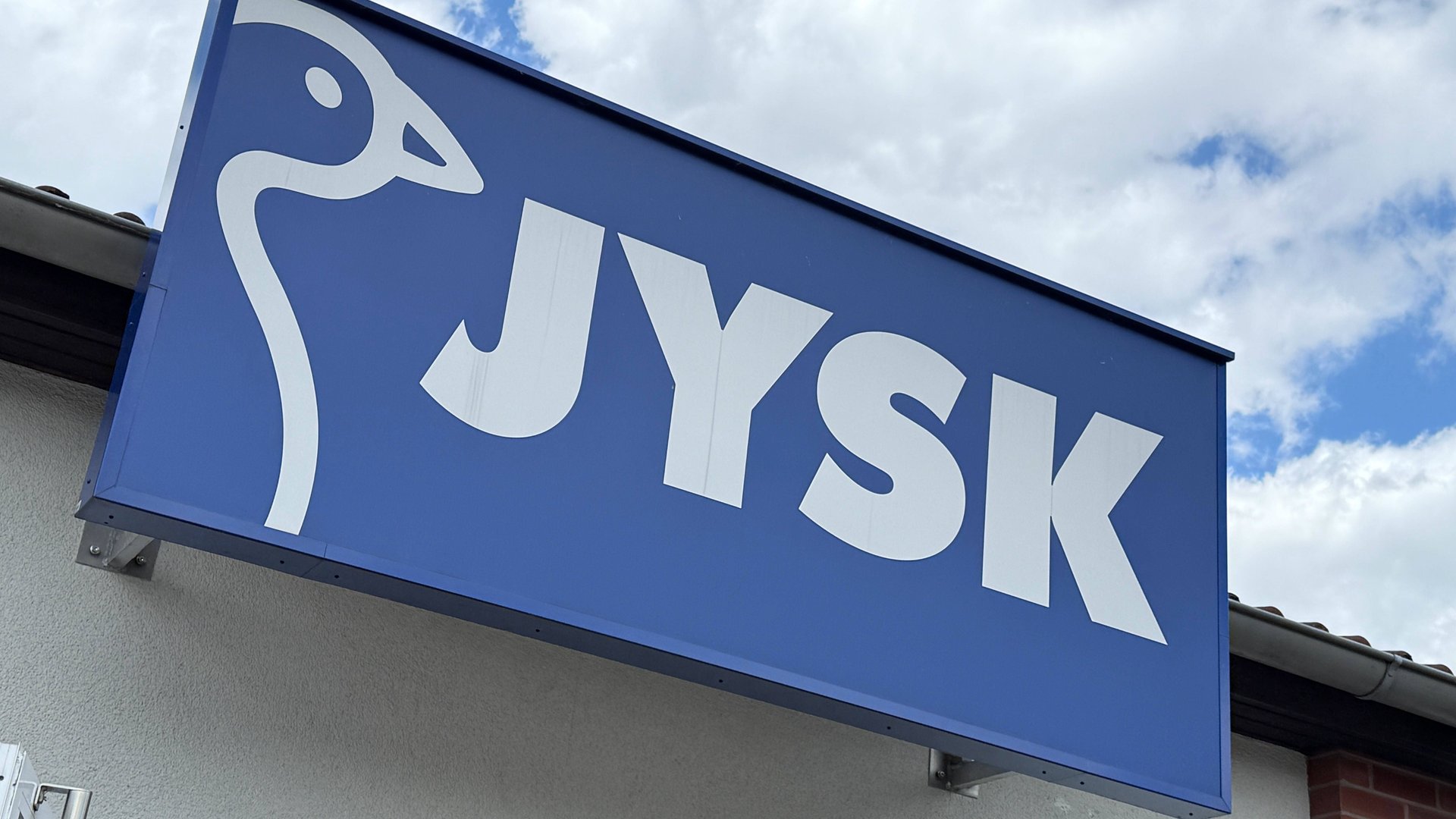 Ein runder Esstisch von Jysk, der moderne Eleganz und Helligkeit vereint