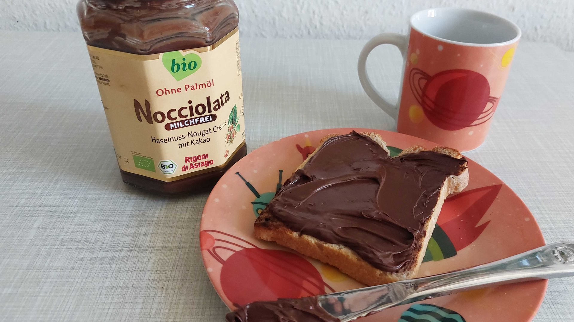 Für Schoko-Nussliebhaber*innen: 17 leckere Nutella-Alternativen