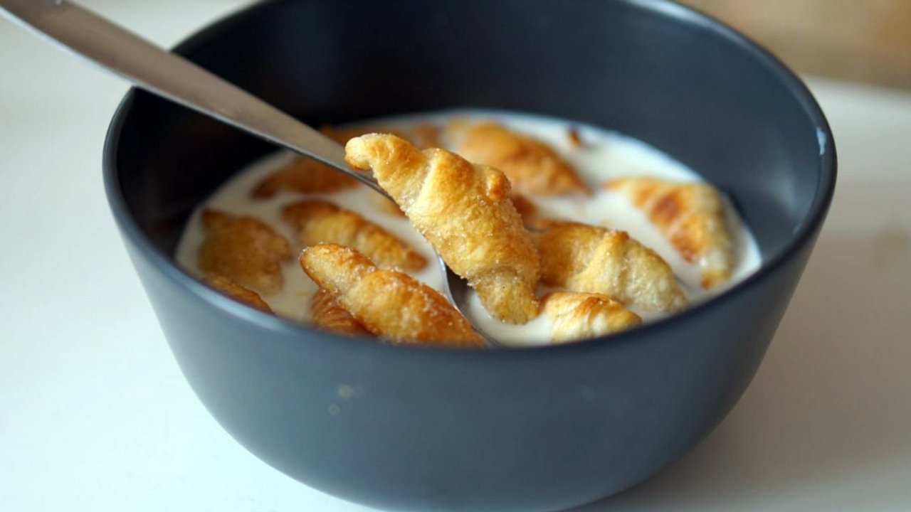 Neuer Frühstückstrend: So zaubert ihr niedliche Mini Croissant Cereals